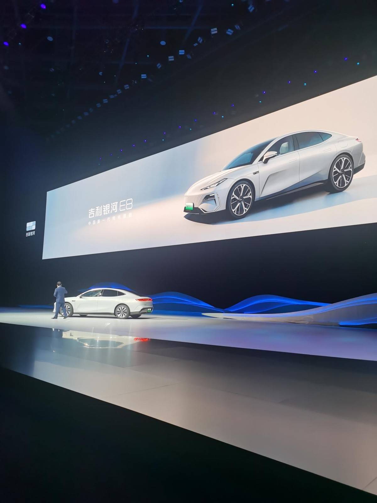 上市即爆款！45英寸8K超大屏+8295芯片,银河E8刚上市就卖爆！_搜狐汽车_搜狐网