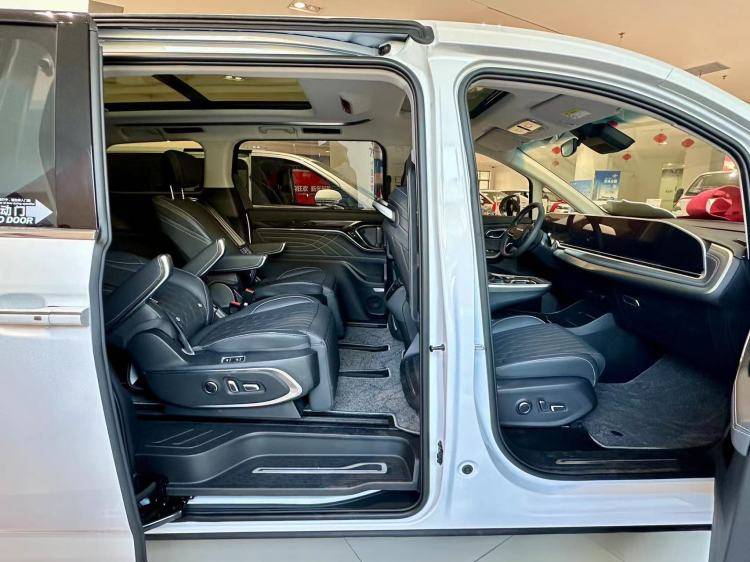 将豪华舒适拉满格！新派豪华MPV 2024款上汽大通MAXUS G90到店_搜狐汽车_搜狐网