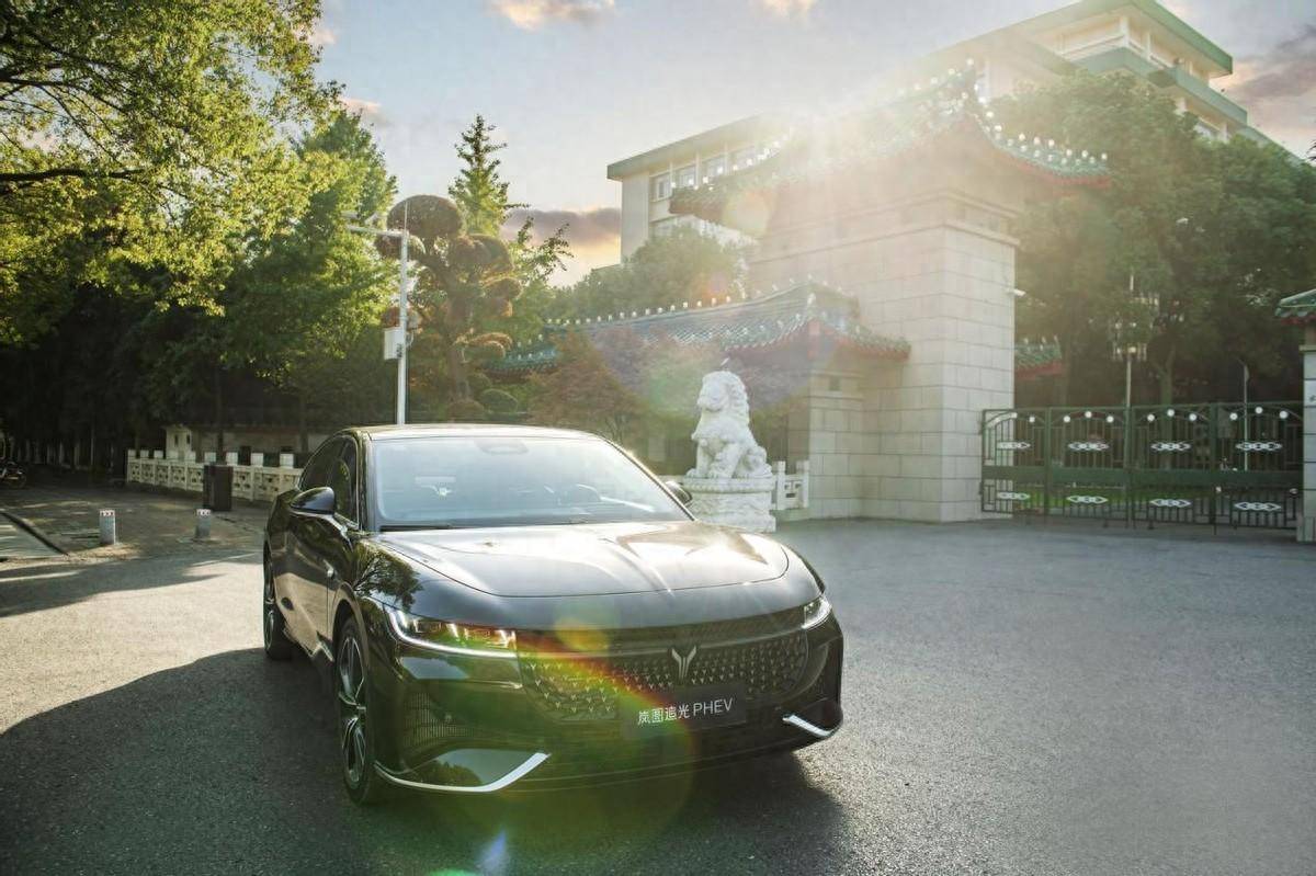 追光PHEV直插“56E”腹地，豪华轿车市场格局悄然生变_搜狐汽车_搜狐网
