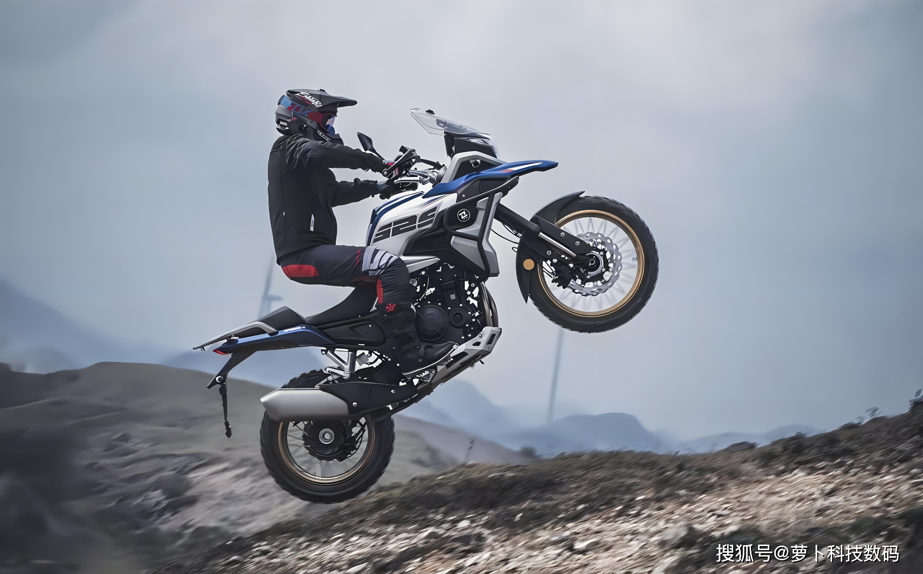 赛科龙RX600，扭力大师全面升级，国产中排ADV王炸？_搜狐汽车_搜狐网