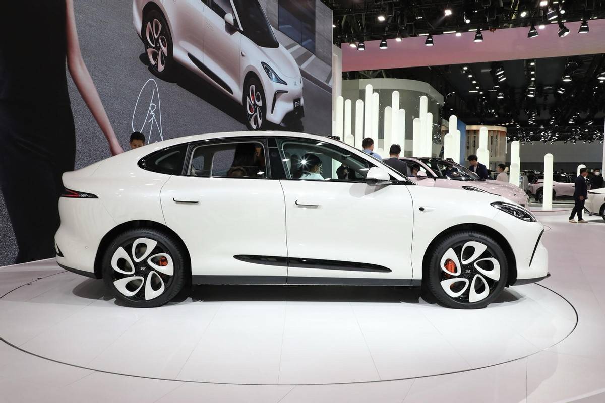 智己LS6超越蔚来ES6：操控性能大比拼，谁更出色？_搜狐汽车_搜狐网