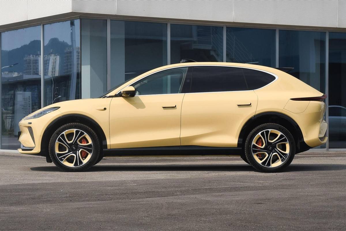 纯电中大型SUV硬碰硬，智己LS7与阿维塔11怎么选？_搜狐汽车_搜狐网