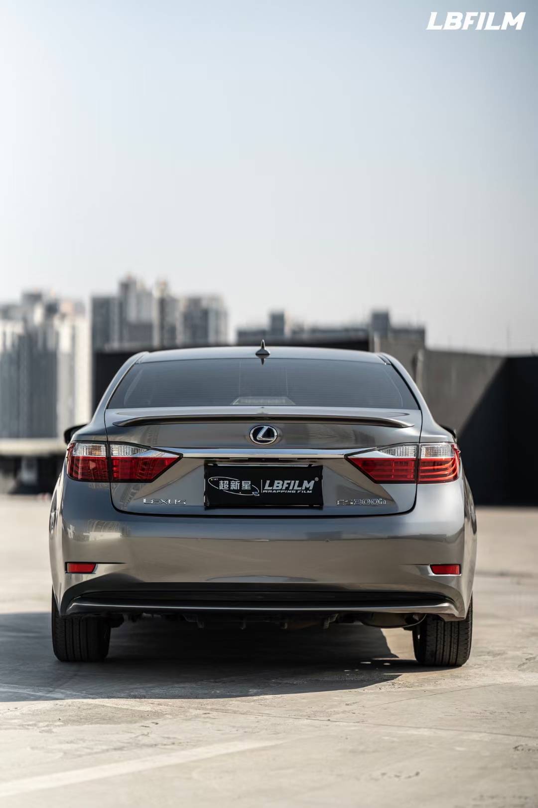 雷克萨斯ES300h-LB改色膜液态金属银，流光溢彩宛若浩瀚银河_搜狐汽车_搜狐网