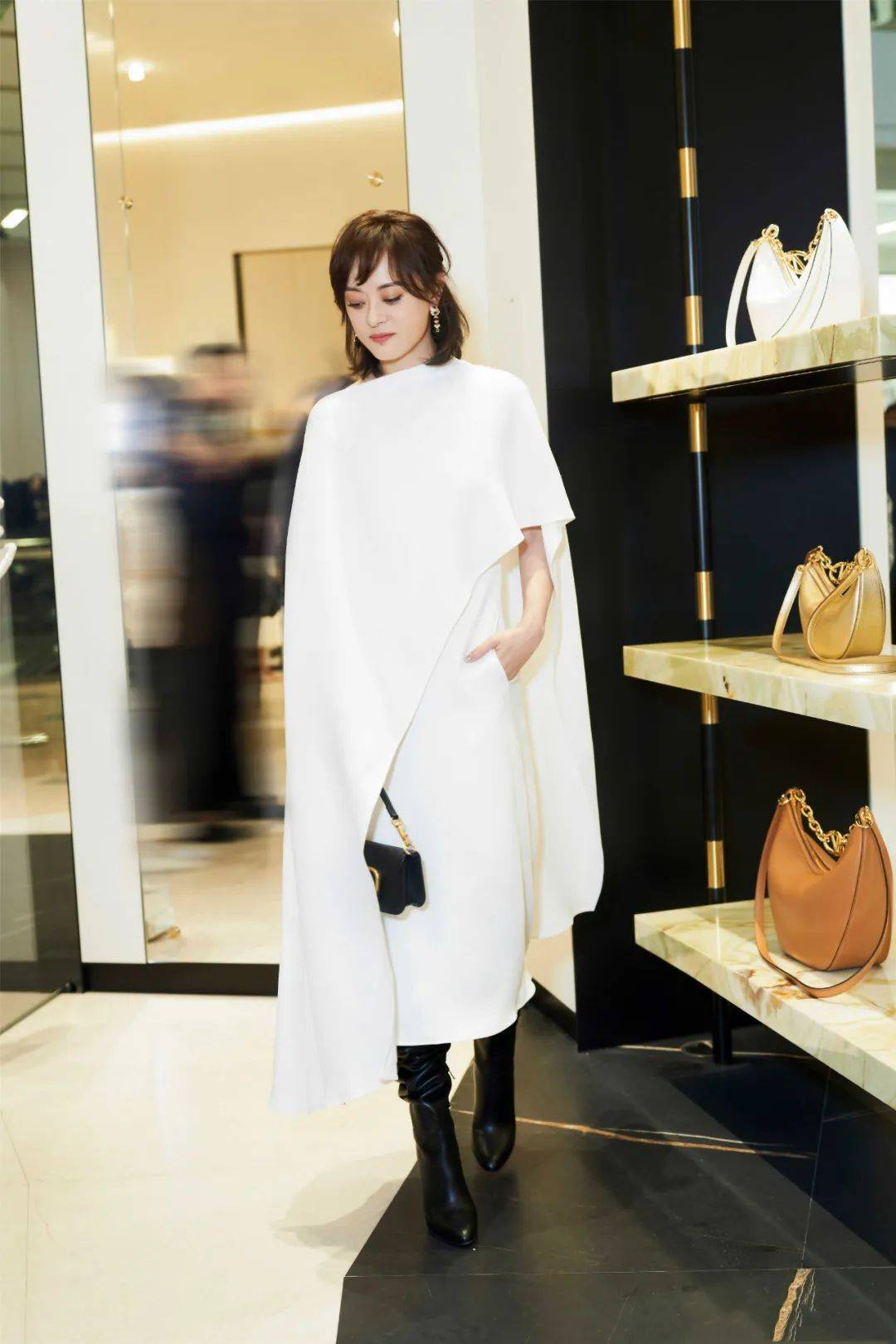 孙俪长发造型惊艳亮相，吊带裙尽显优雅气质，美回颜值巅峰 -6park.com