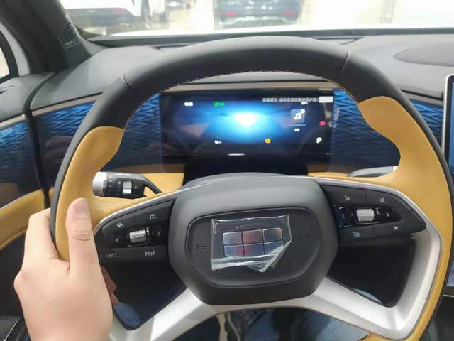 实拍24款银河L7龙腾版，1.5T+3挡DHT Pro，综合续航1370公里！_搜狐汽车_搜狐网