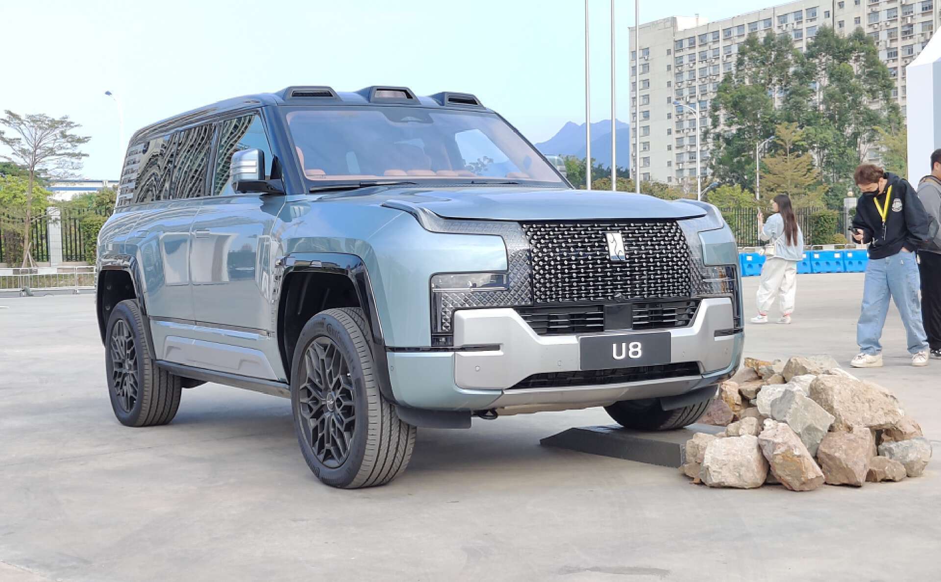 仰望U8，132天交付5000台，百万级豪车破纪录，连续3月稳居前三甲_搜狐汽车_搜狐网