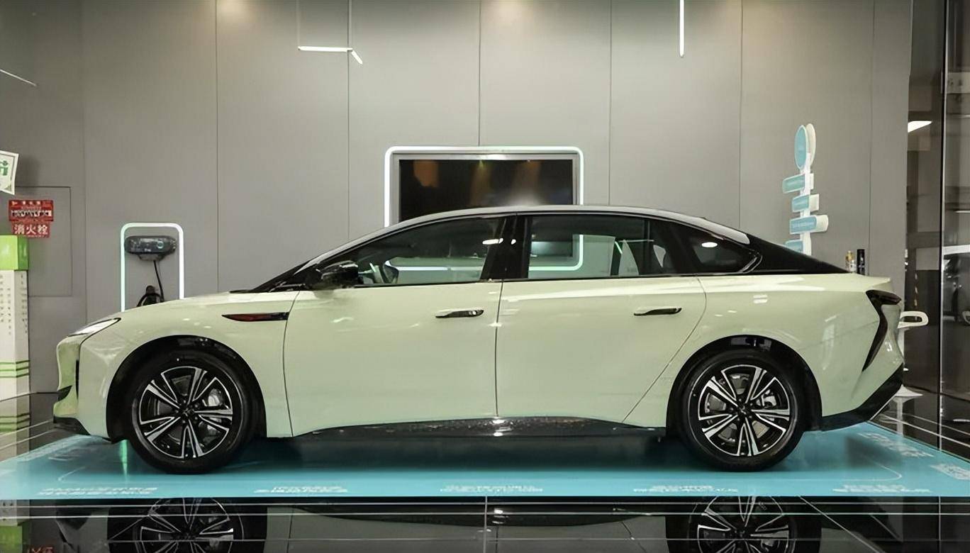 红旗EH7引领绿色出行风尚，22.98万起震撼上市_搜狐汽车_搜狐网