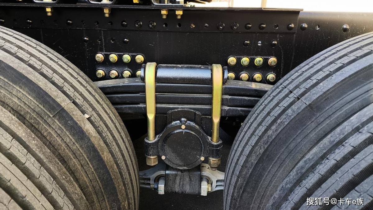 一趟多拉1000斤，486马力解放J6P燃气牵引车资源运输性价比之选_搜狐汽车_搜狐网