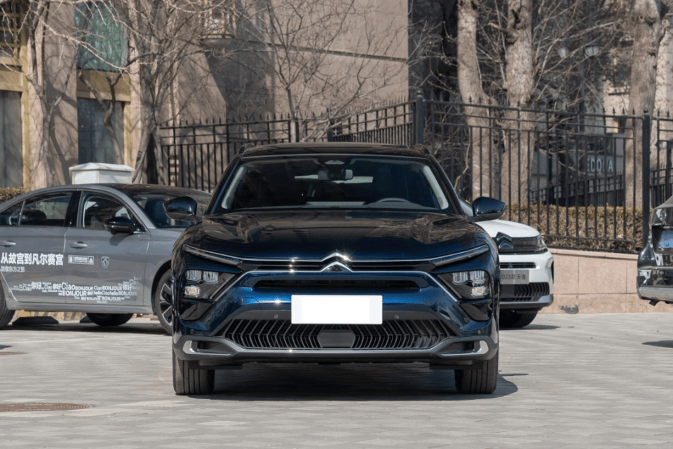 全新一代凡尔赛C5 X正式上市！14.37万起搭载1.6T+8AT，性价比超高！_搜狐汽车_搜狐网