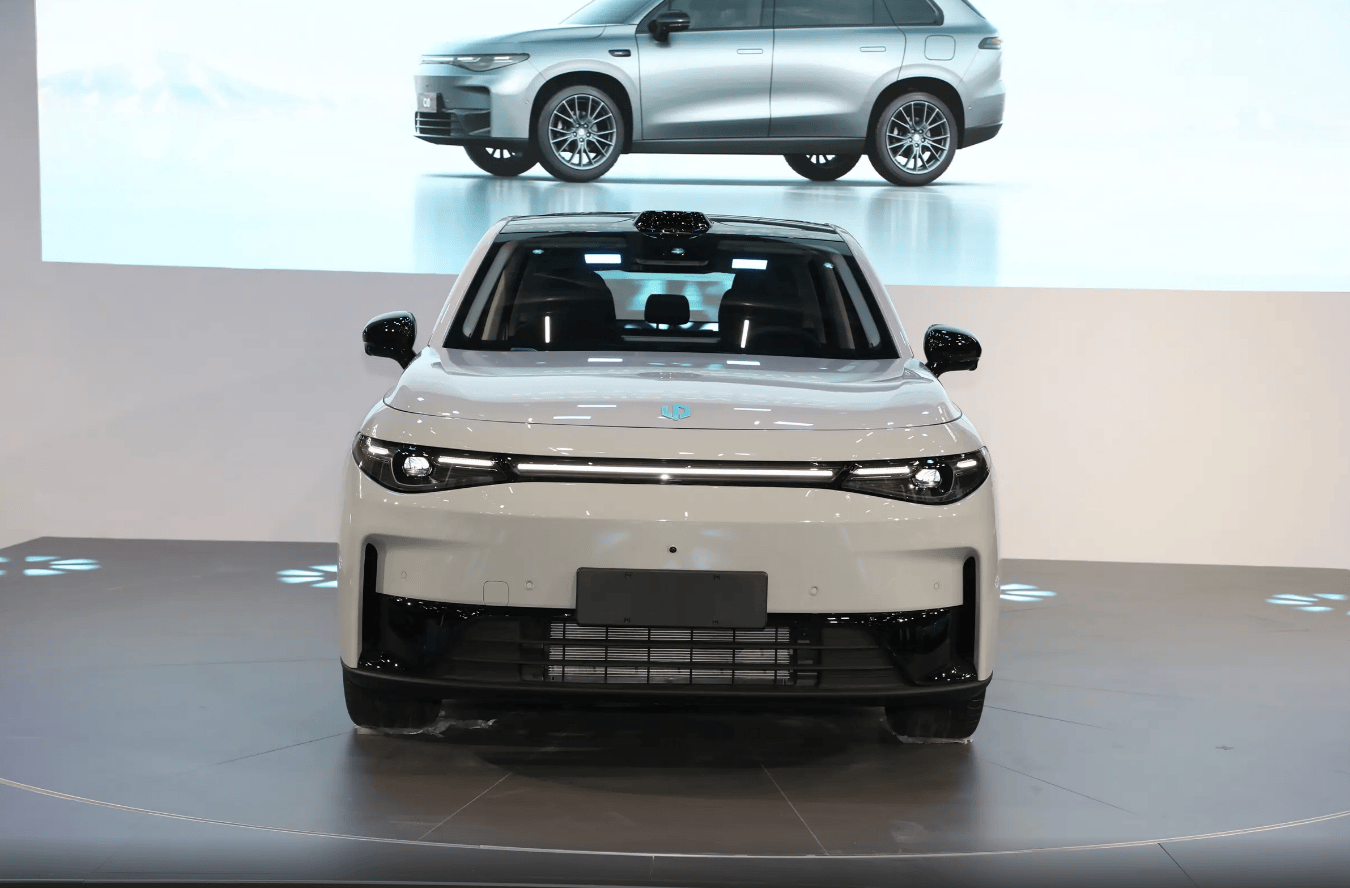 零跑C10对比深蓝S7，零跑C10更懂年轻家庭智能出行需求_搜狐汽车_搜狐网