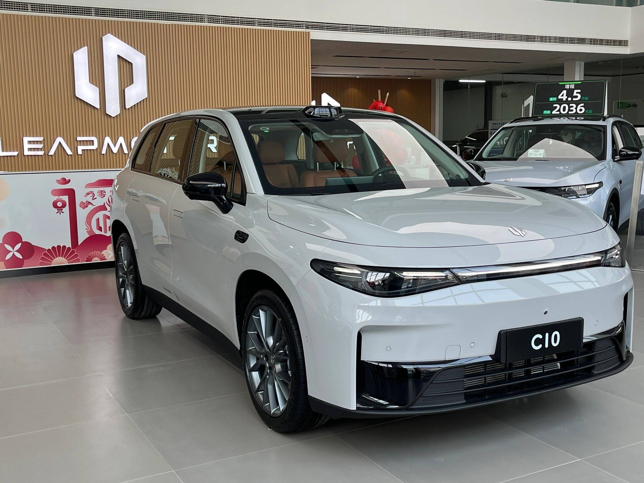 零跑C10实拍，帅过理想L7，配8295芯片+激光雷达，续航1190km_搜狐汽车_搜狐网