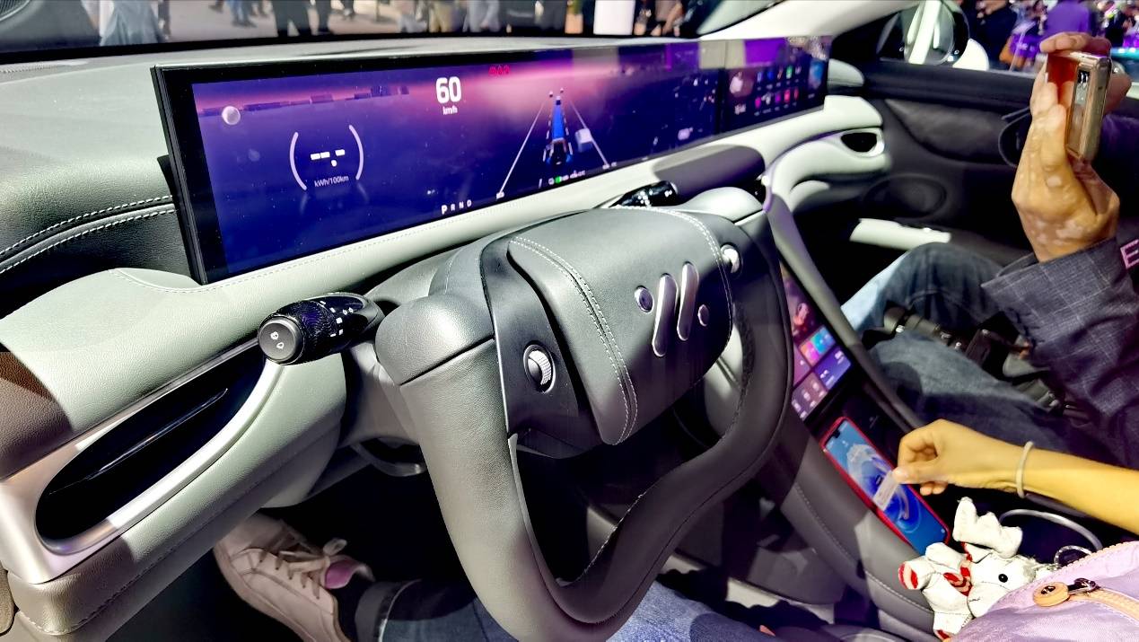 19.99万交个朋友！首搭固态电池的智己L6，和小米SU7杠上了？_搜狐汽车_搜狐网