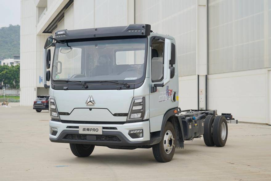 试驾全新一代HOWO统帅PRO 大马力机配8AT换挡平顺操控灵活_搜狐汽车_搜狐网