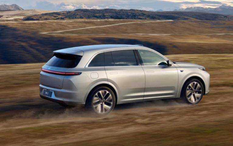 4月豪华SUV变天：问界“两兄弟”力压BBA，仰望U8不愁卖_搜狐汽车_搜狐网