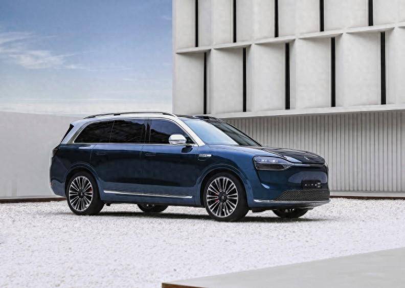 4月豪华SUV变天：问界“两兄弟”力压BBA，仰望U8不愁卖_搜狐汽车_搜狐网