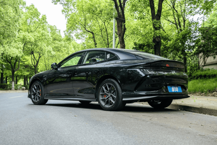 智己L6 Max VS 极氪007：高性能电动车巅峰对决_搜狐汽车_搜狐网