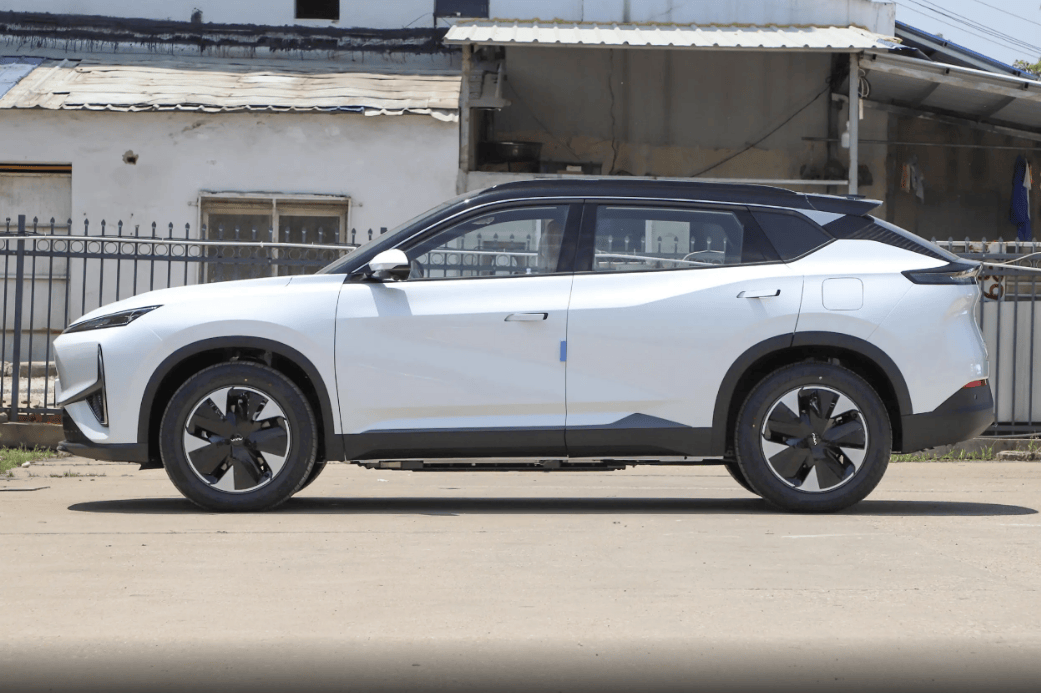 实拍风神L7 PHEV，配1.5T插混，综合续航可达1500km，家用挺香_搜狐汽车_搜狐网