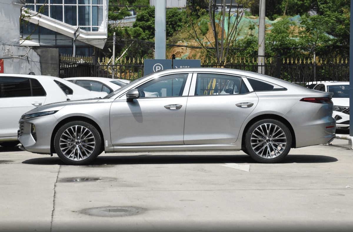 又一款国产车掀桌子了！奔腾B70仅售7.59万起，还不入手？_搜狐汽车_搜狐网