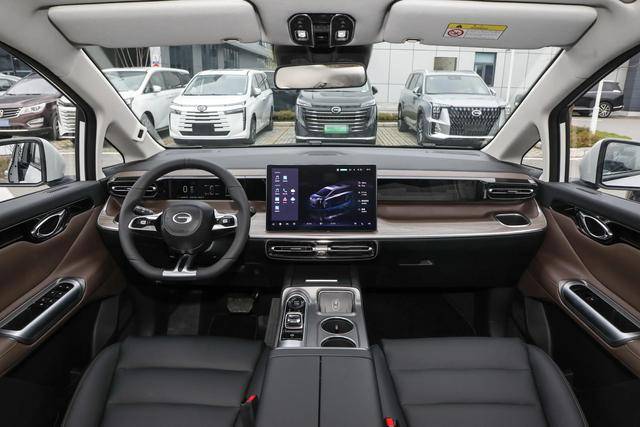 广汽传祺E8 PHEV龙腾版上市，外观细微调整，售价23.58万元_搜狐汽车_搜狐网