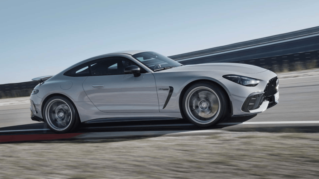 奔驰 AMG GT 63 Pro热血登场！马力提升26匹赛道表现更强悍_搜狐汽车_搜狐网