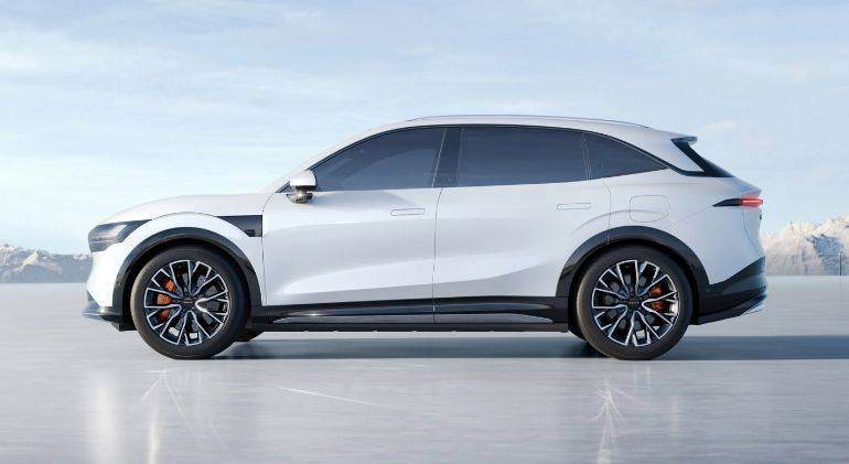 极氪首款家用SUV车型7X惊艳亮相：2925mm轴距与一体式智慧灯幕_搜狐汽车_搜狐网