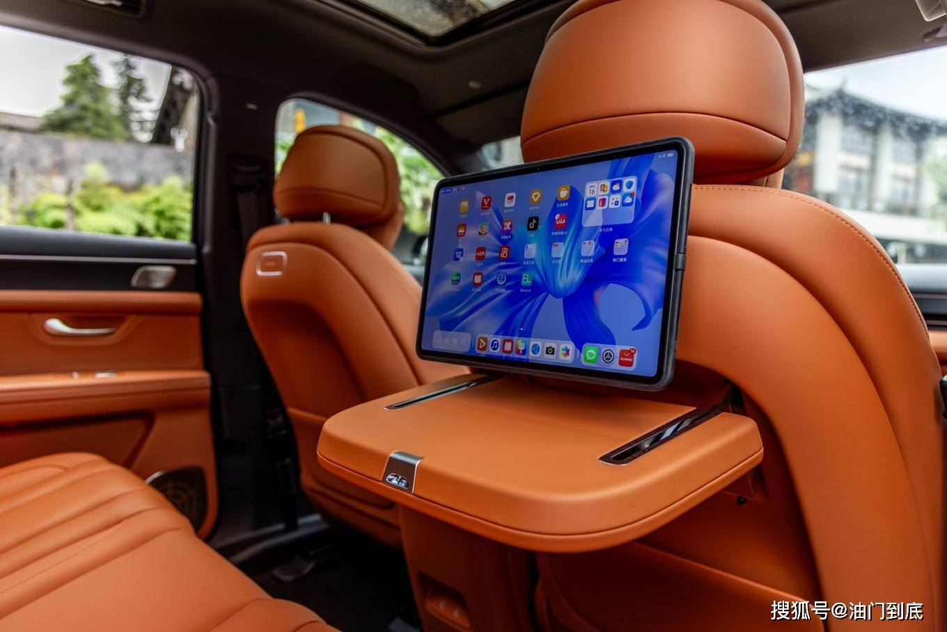 问界新M7 Pro 24.98万元起价，鸿蒙智行首款轿跑SUV智界R7迎首秀_搜狐汽车_搜狐网