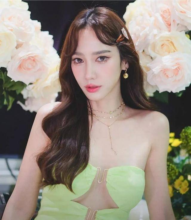 泰国一姐Aump将有新恋情？和富商绯闻对象HisoNin亲密互动_AumP_女神_好友