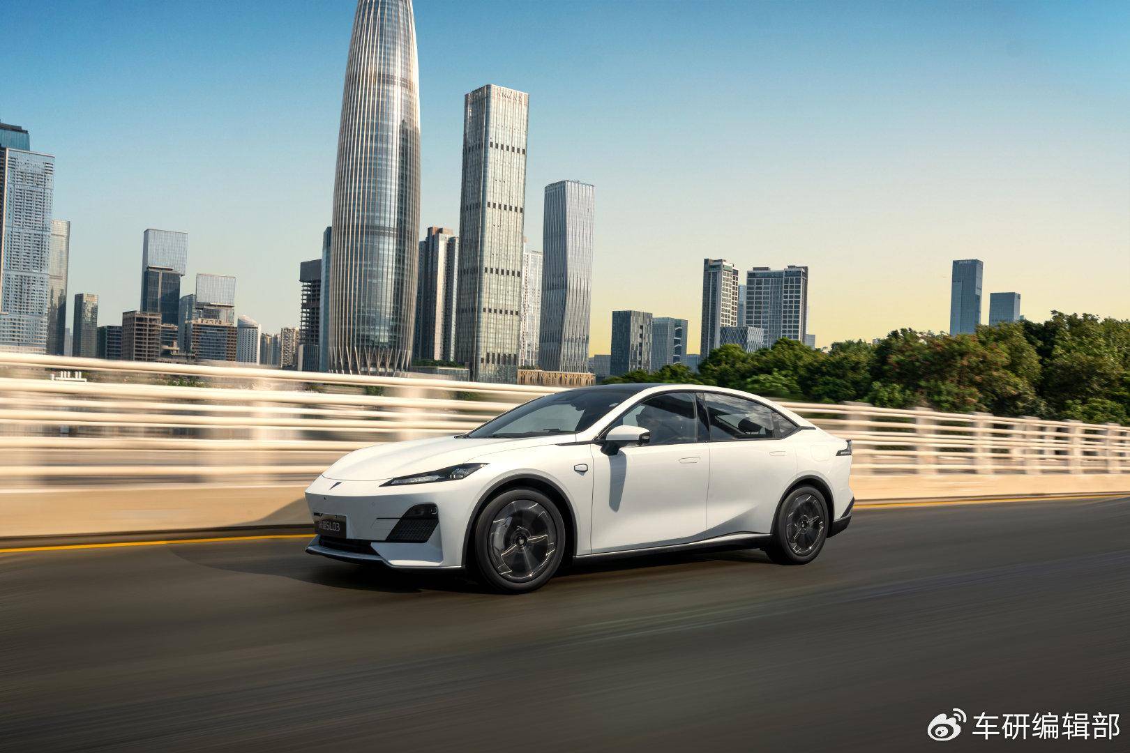 深蓝2025款SL03焕新上市 售价11.99万元-14.69万元_搜狐汽车_搜狐网