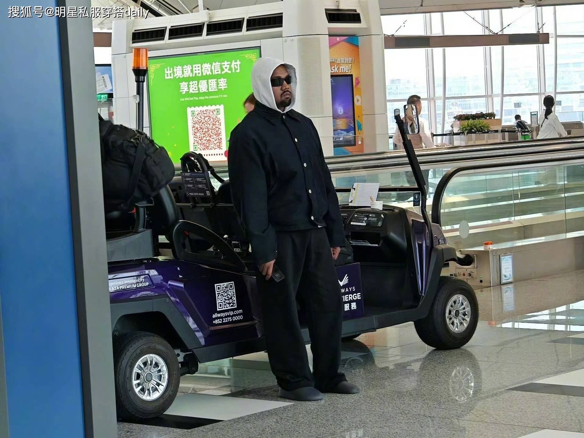 侃爷Kanye“归来”中国，身穿Prada外套现身海口机场被拍！_时尚_音乐_造型