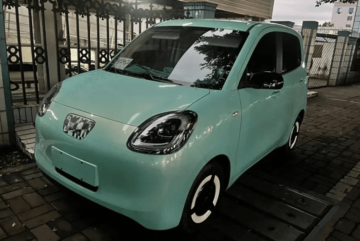 五菱宏光MINIEV四门版实车，感觉很不聪明的样子_搜狐汽车_搜狐网