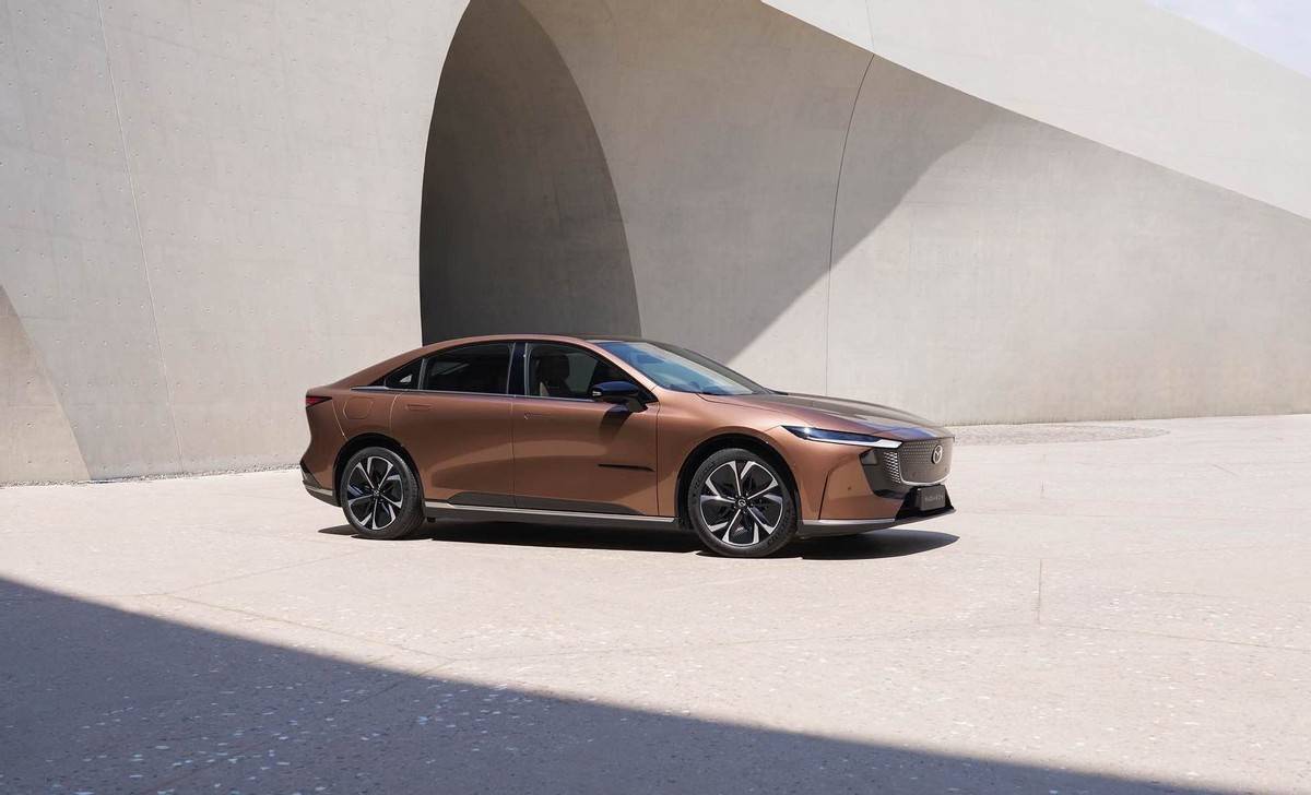 马自达EZ-6上市，13.98万起售内饰豪华 纯电/增程可选，性价比行？_搜狐汽车_搜狐网