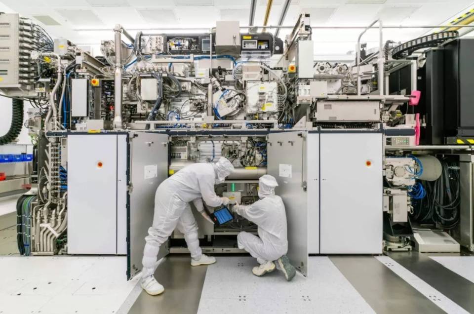 荷兰ASML公司的CEO：中国将28nm光刻机向外出售，是对这个行业极为不尊重 - 网际谈兵