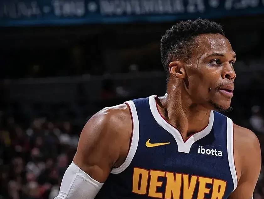 NBA ：掘金144-109大胜76人队，看完比赛，我发现3个事实，威少越来越好_助攻_本赛季_约基奇