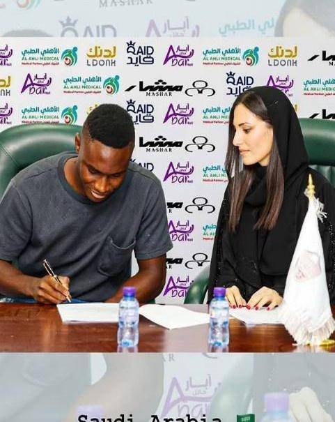 美女经纪人晒与马莱莱的多张合照：我们已经一起去过了这么多地方_Rullo_Angela_球员