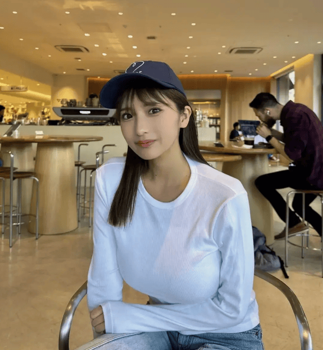 日本极品美女！156cm、52kg，完美身材微胖天花板！_曲线_毛衣_魅力