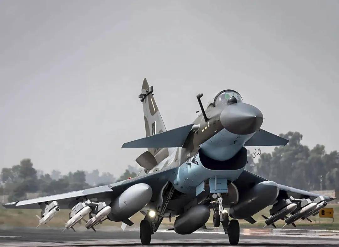 埃及250亿军购将改变中东上空的力量平衡，首批J10CE已经抵达！_中国_战斗机_采购