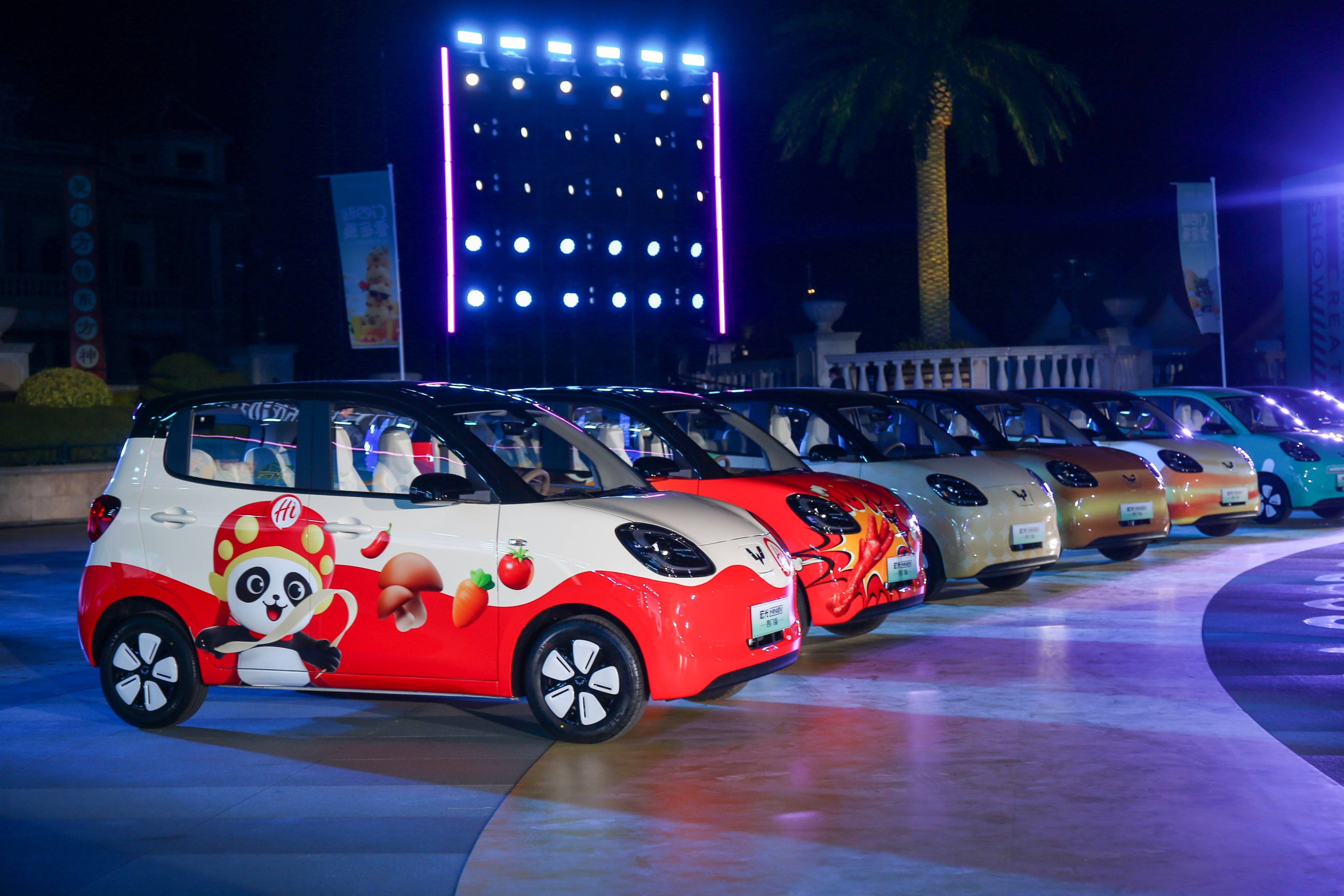 宏光MINIEV四门版再现潮人风采，上市乐园派对玩嗨天_搜狐汽车_搜狐网