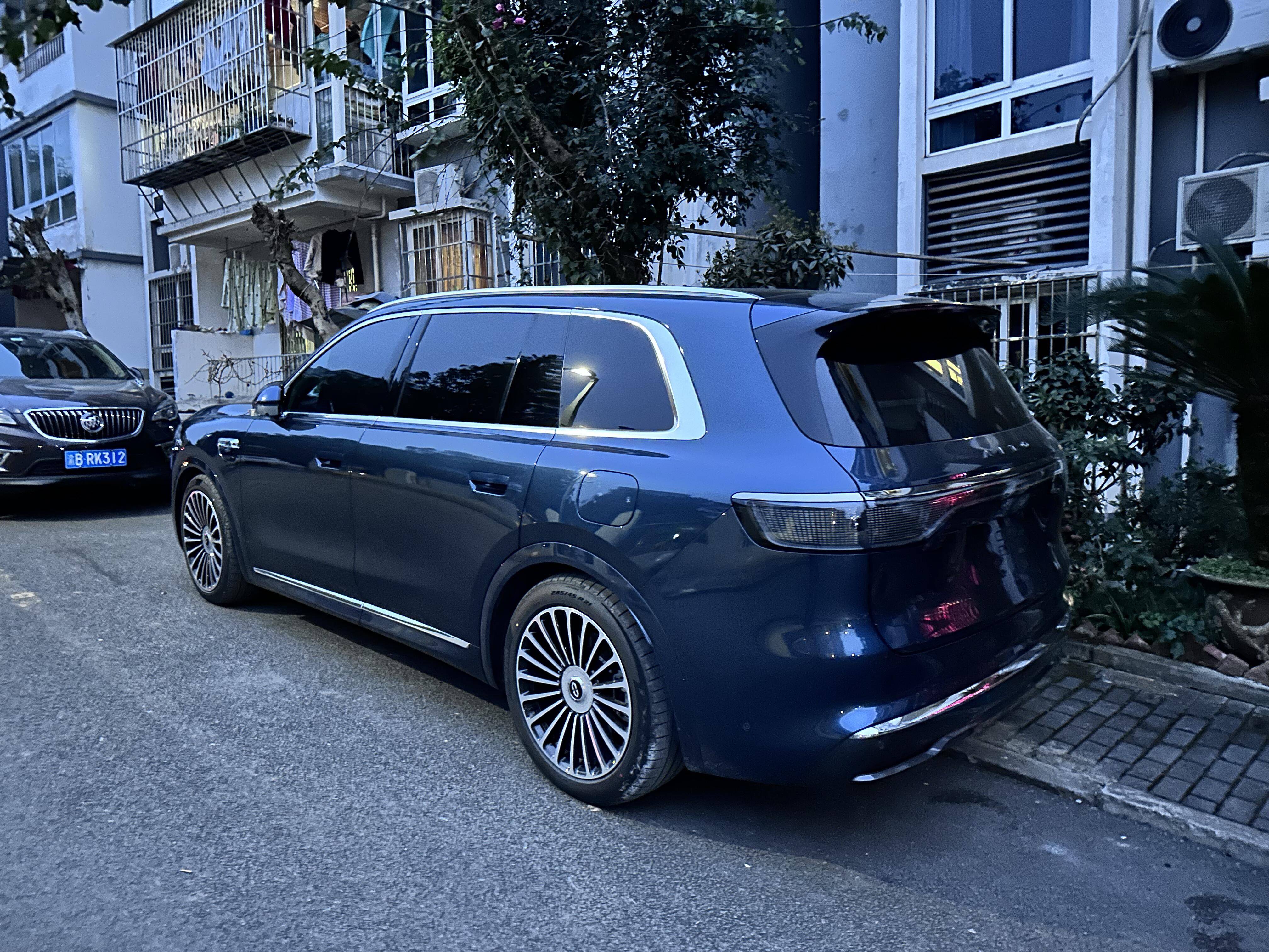 问界M8配置曝光，长近5米2+投影大灯，续航1526km配空气悬架+EDC_搜狐汽车_搜狐网