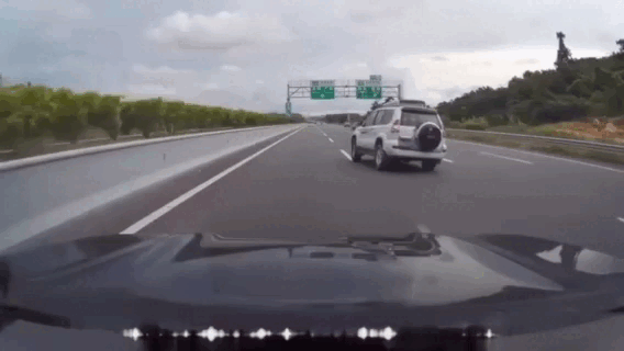 干翻保时捷！鱼钩测试新王者诞生，160km/h玩命操作竟稳如老狗？_搜狐汽车_搜狐网