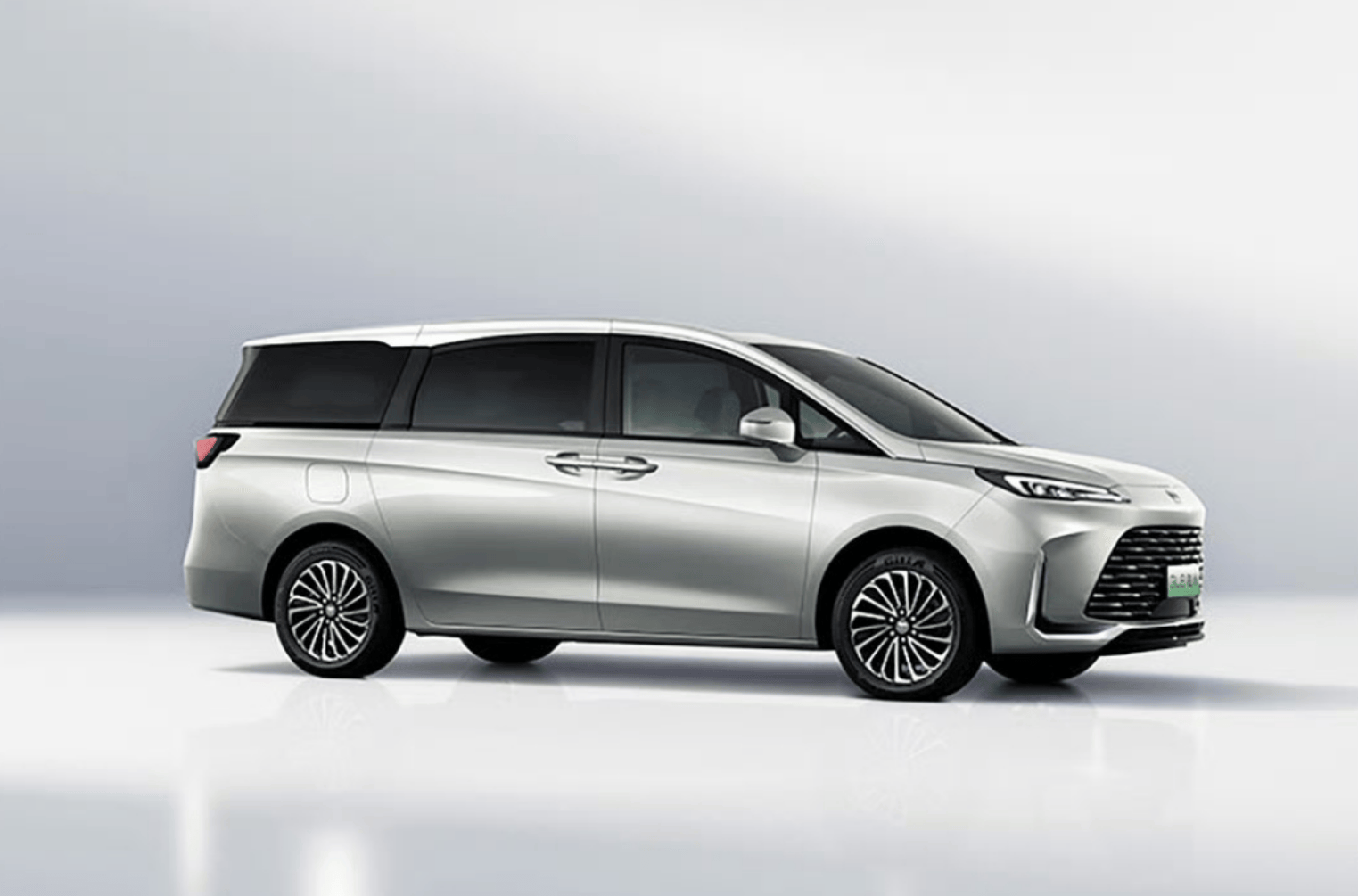 别克GL8陆尚实车现身，长超5米2+零重力座椅，续航1420km+397马力_搜狐汽车_搜狐网