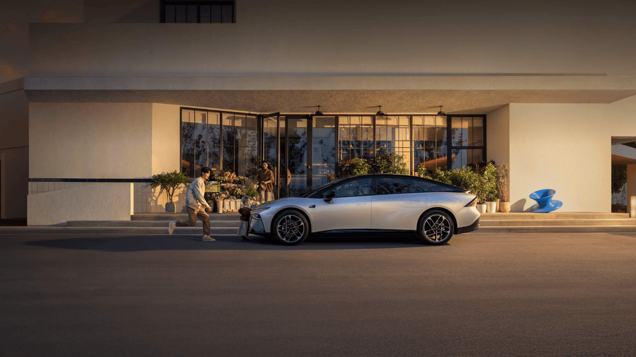 18万级纯电轿车的较量：领克Z10和小鹏P7+谁更值得入手？_搜狐汽车_搜狐网