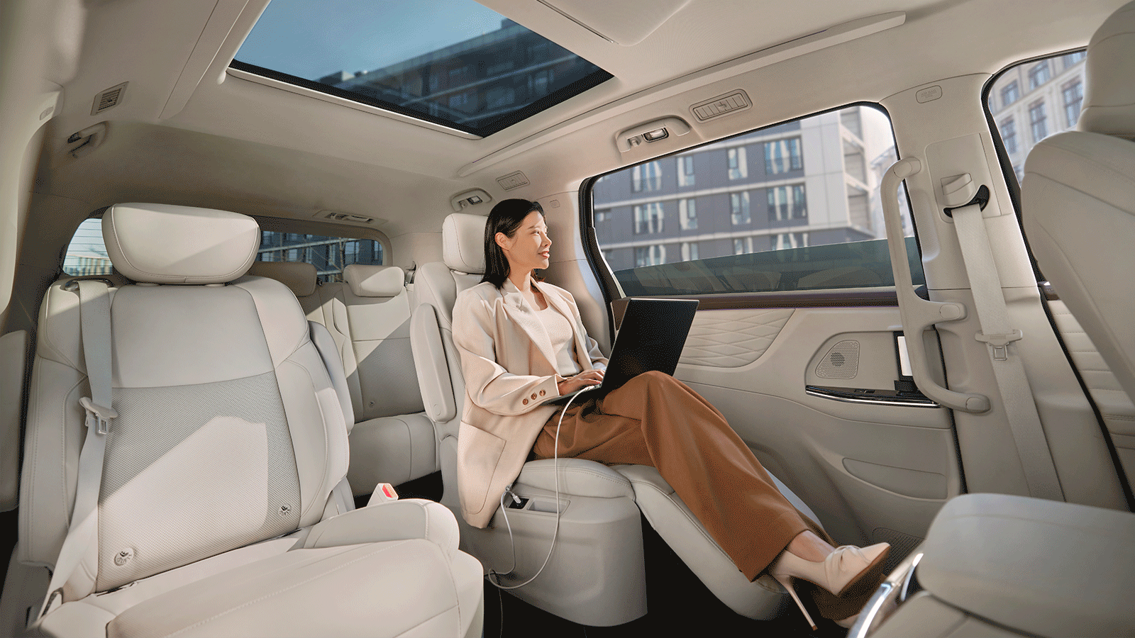 江淮瑞风RF8引领MPV安全新纪元，前后双向AEB功能重塑行业标准_搜狐汽车_搜狐网