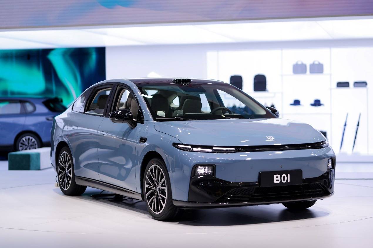 零跑B01上海车展全球首秀来了，B系列有多强，你们自己品_搜狐汽车_搜狐网