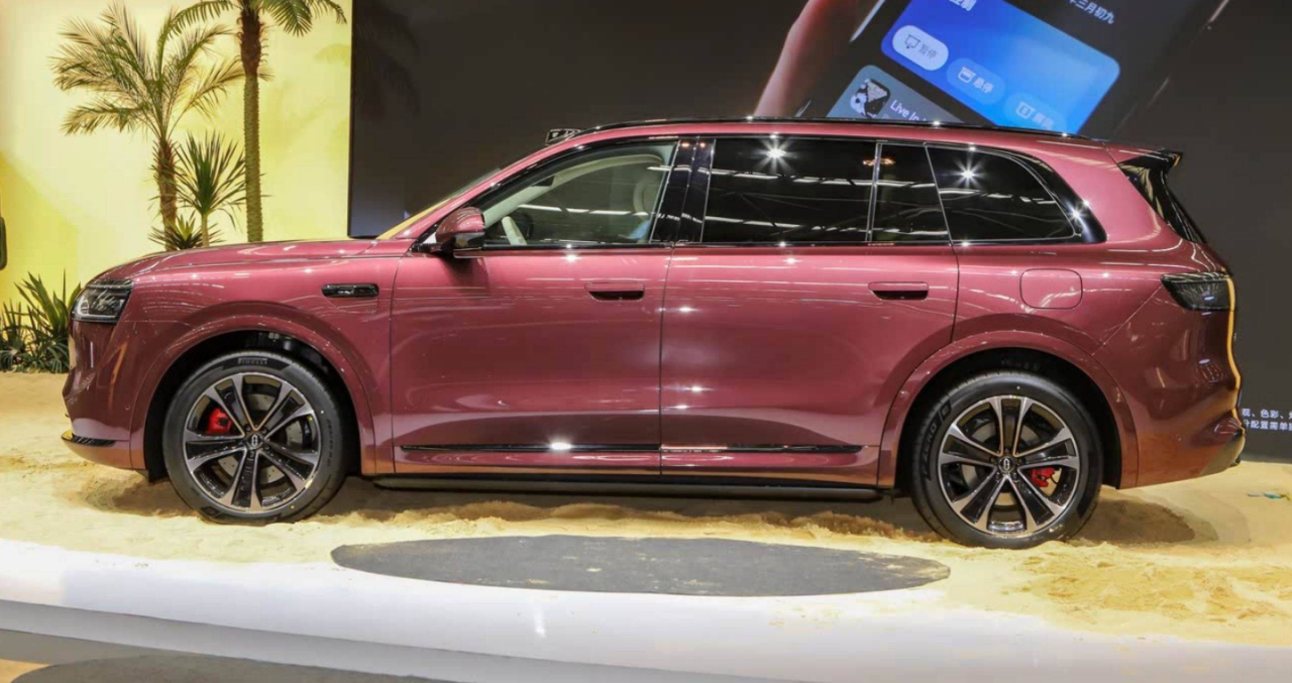 深蓝S09对比问界M8，同搭载华为乾崑智驾，谁才是家用SUV最优解