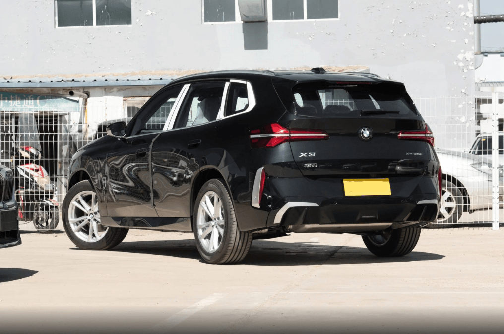 实拍2025款宝马X3，标配2.0T+8AT，带适时四驱，表现如何？_搜狐汽车_搜狐网