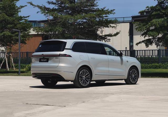 华为加持的深蓝S09杀疯了？补贴后20.49万起叫板理想L9_搜狐汽车_搜狐网