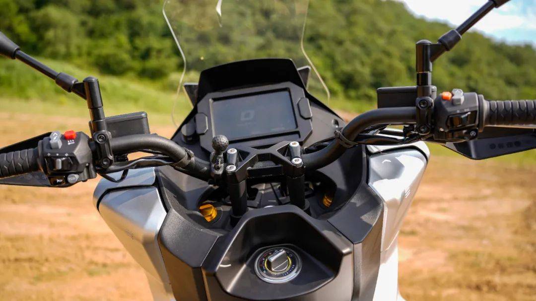 可以硬刚本田ADV350的旅行多面手—33980元光阳X350静态测评_搜狐汽车_搜狐网