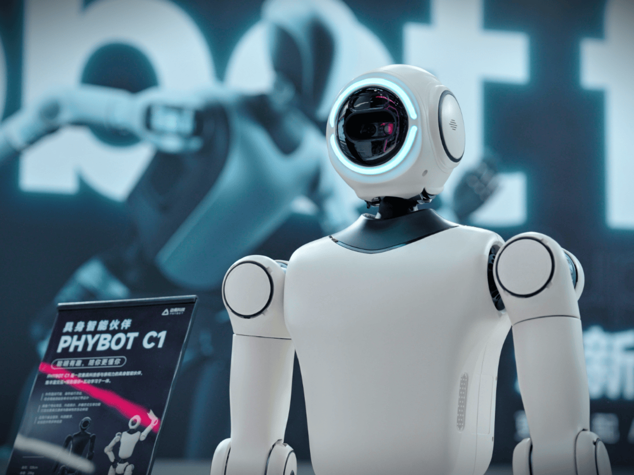 Robot for AI，动易科技携两款人形机器人及摆线关节模组系列产品亮相WAIC 2025_PhyArc_硬件_高性能