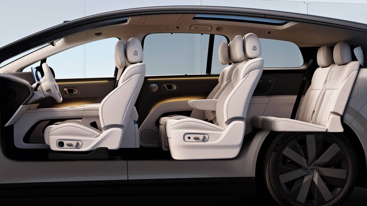 30多万买大空间家用SUV 理想i8对比乐道L90 谁更值？_搜狐汽车_搜狐网