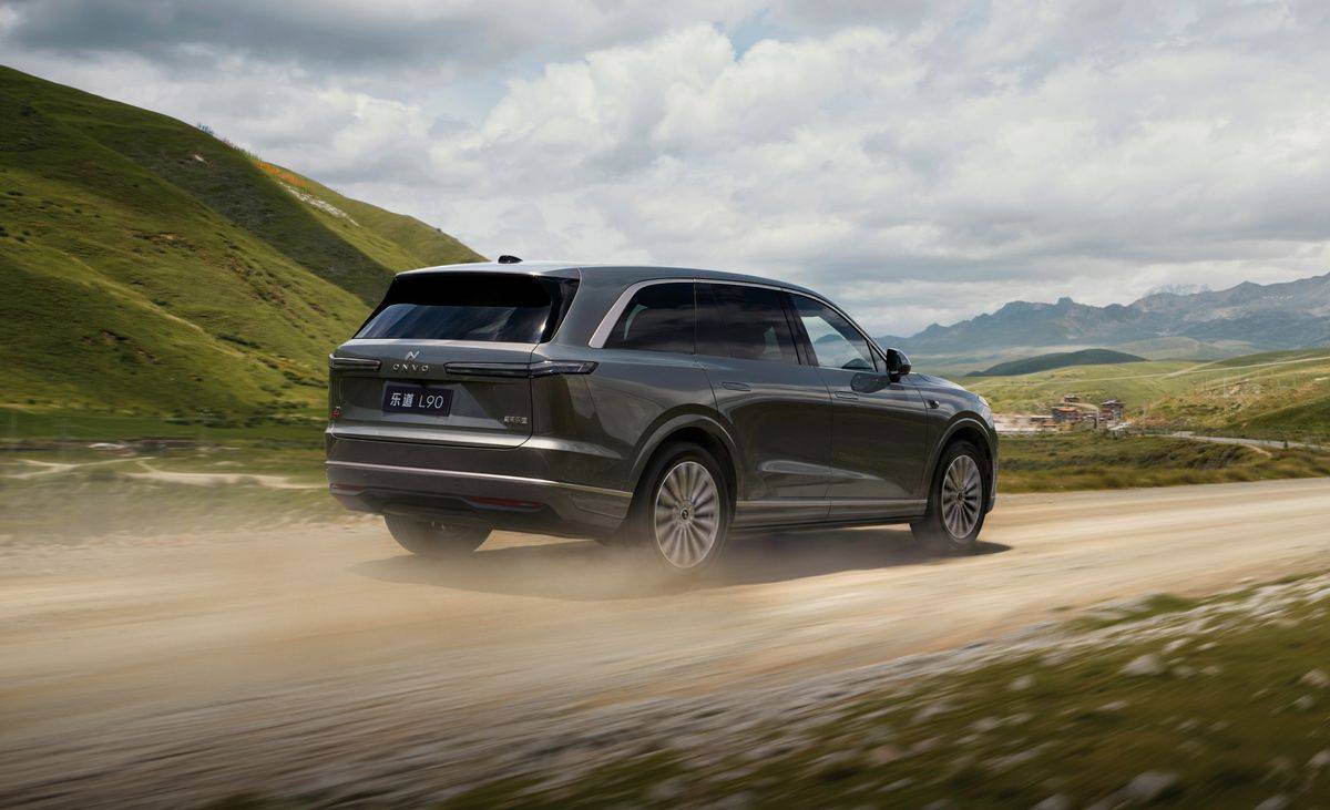 30多万买大空间家用SUV 理想i8对比乐道L90 谁更值？